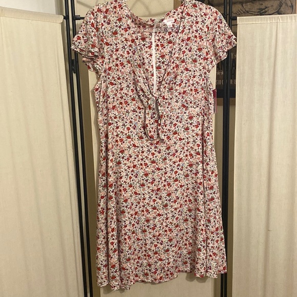 Target | Dresses | Nwt Target Xhilaration Floral Dress With Peephole ...